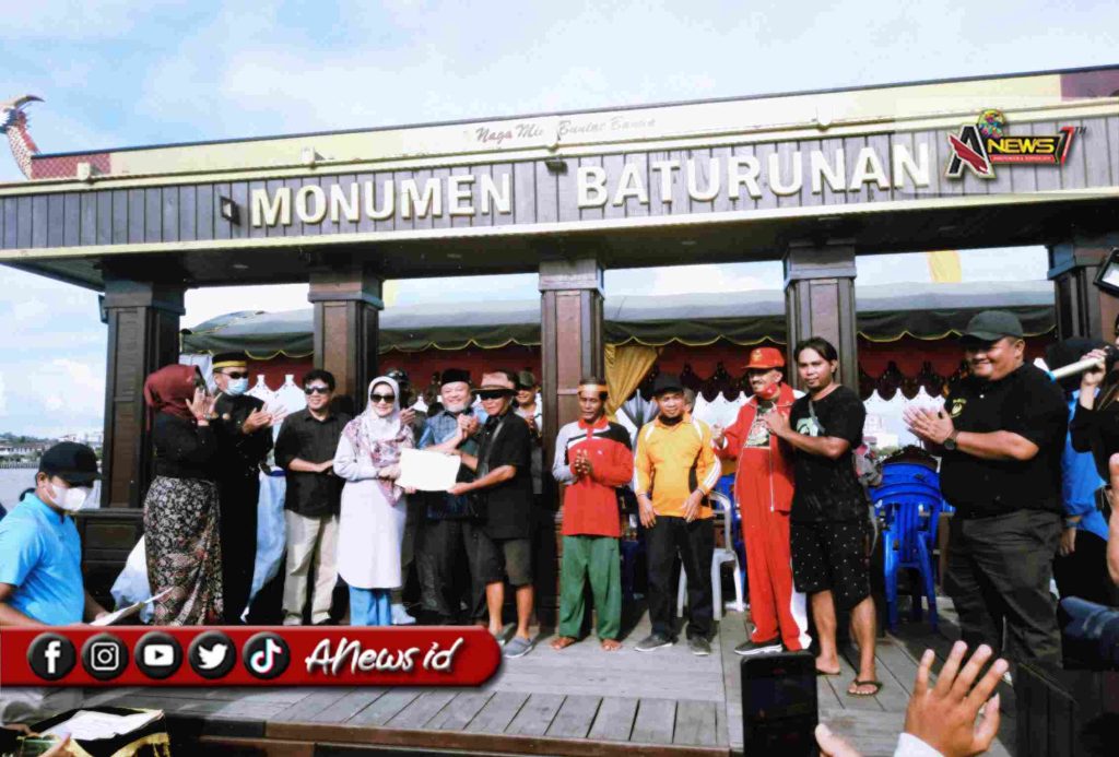 'Sapu Rantau' Juara Lomba Perahu Panjang - A News