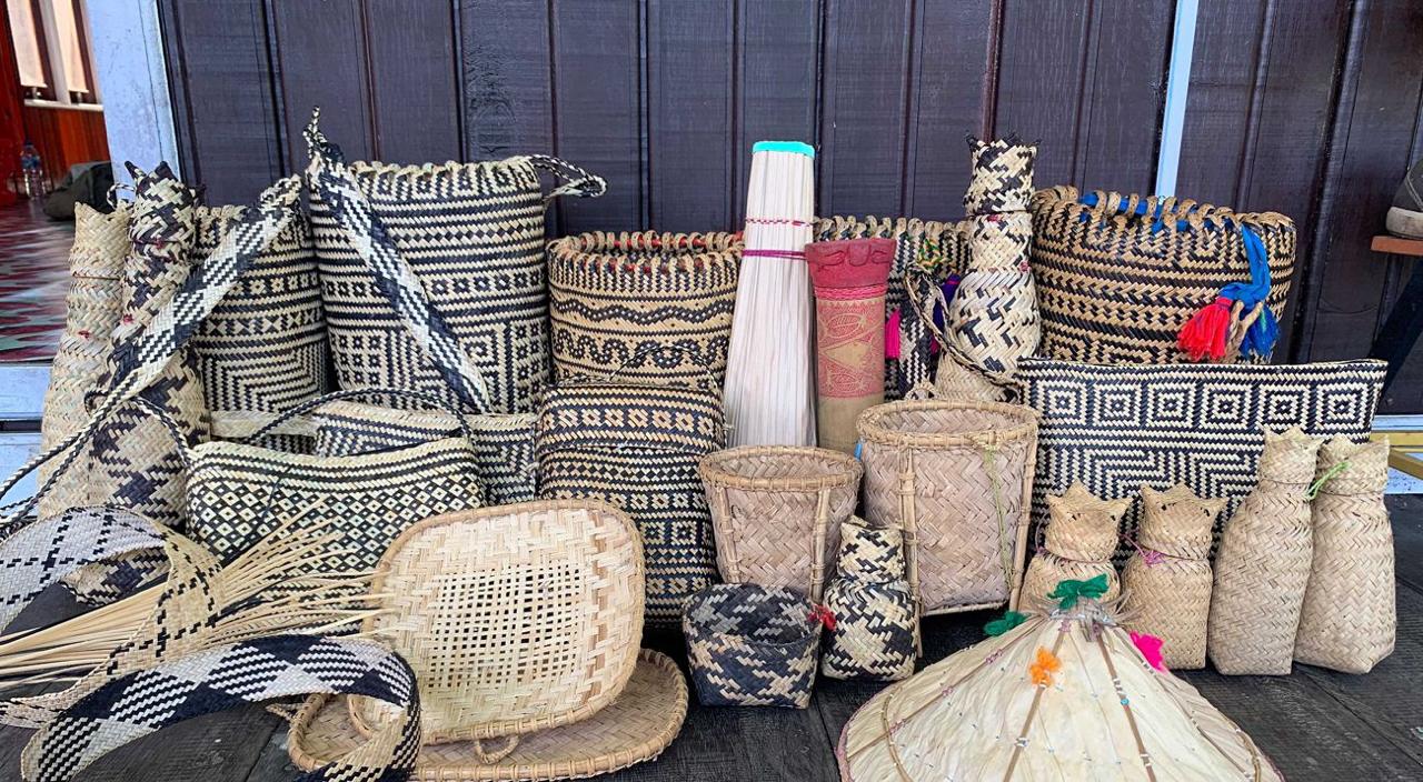 Jadi Sumber Pendapatan, Pemkab Dukung Pengembangan Anyaman Rotan Teluk Sumbang - A News